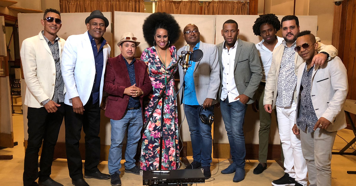 Aymée Nuviola une a estrellas de la música cubana en su nuevo álbum