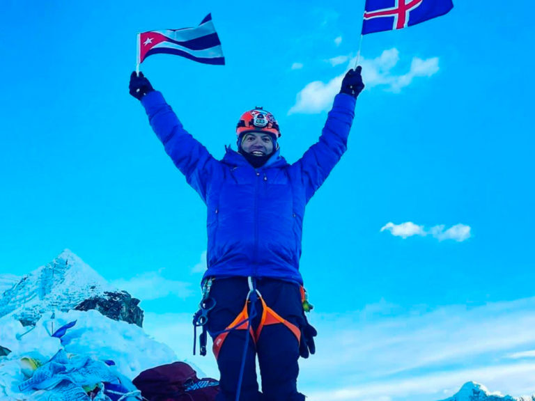 Histórico. El primer cubano en conquistar el Monte Everest